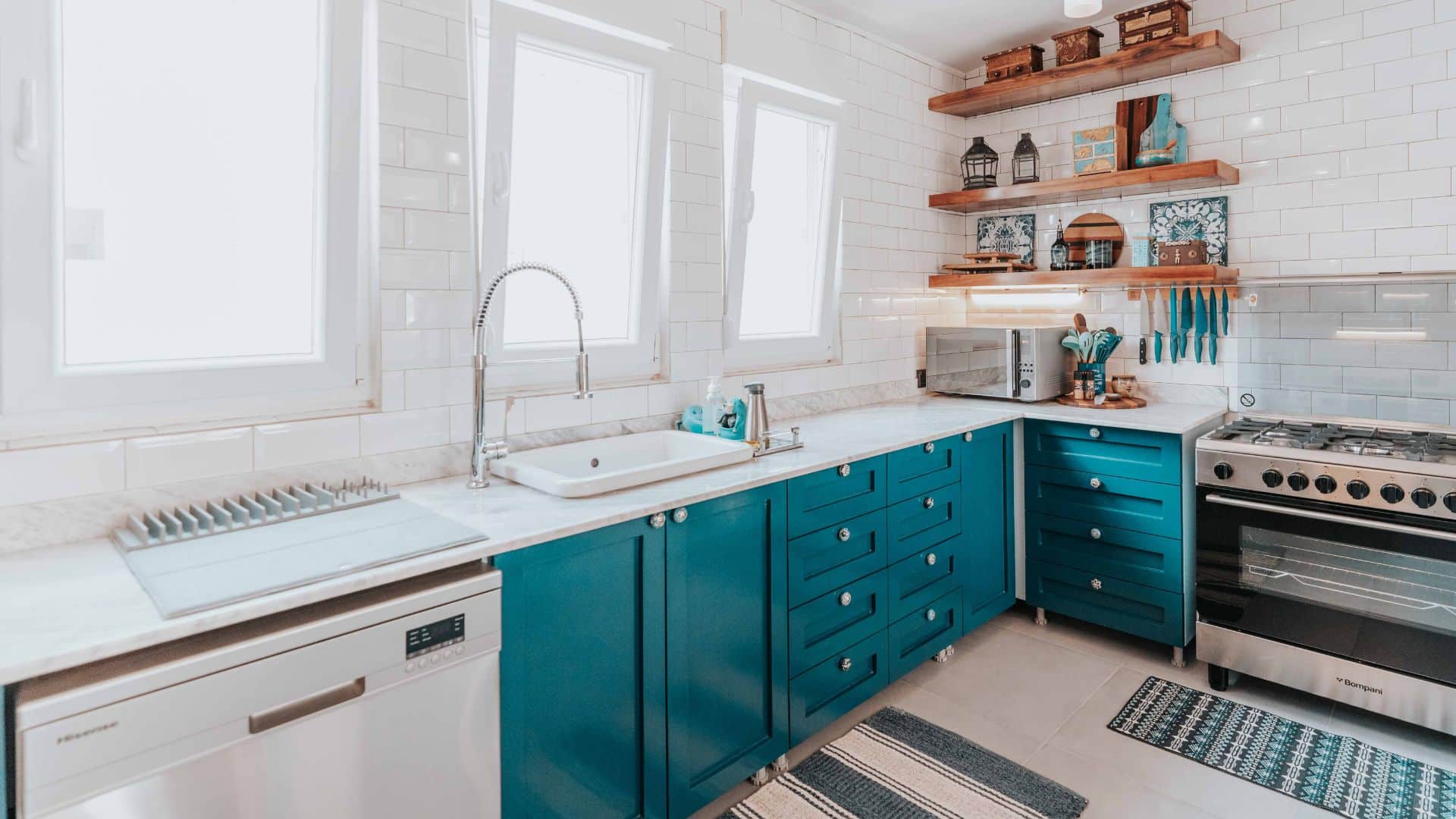 26+ modrých kuchyní: inspirace, fotografie a nápady | Trendydomov.cz