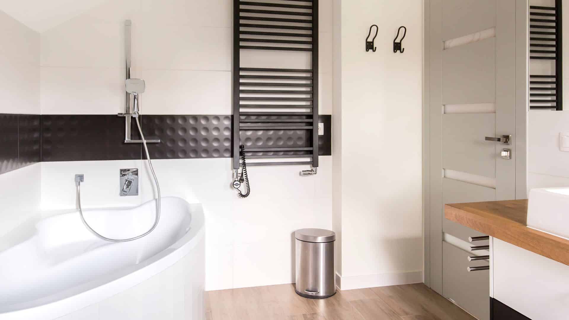 28+ koupelen s rohovou vanou: inspirace, fotografie a nápady ...